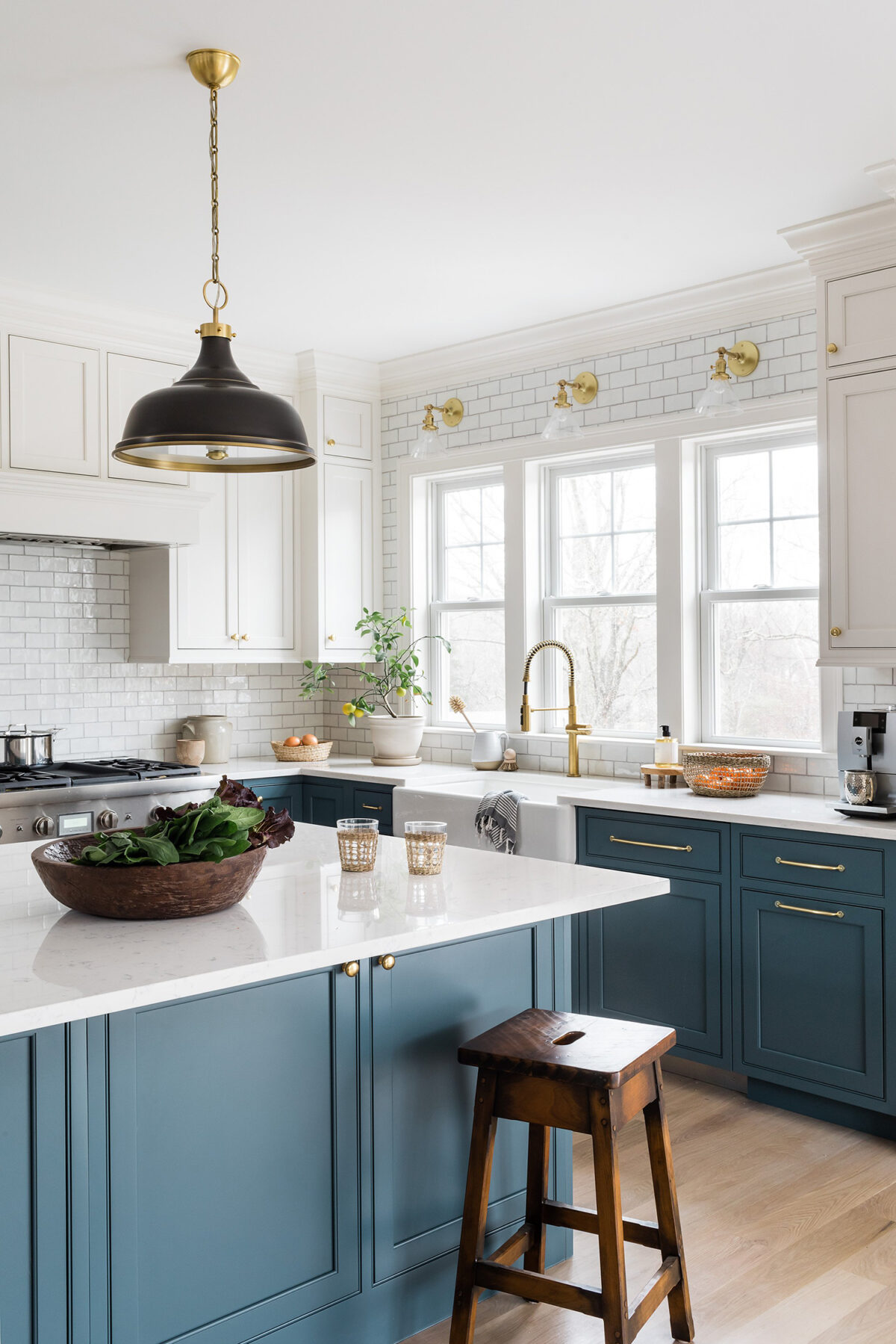 25 Coastal Kitchen Ideas To Elevate Your Beach Home