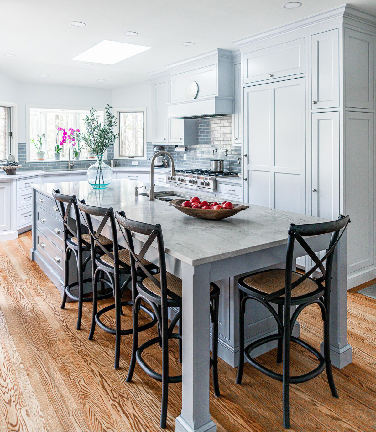 25 Coastal Kitchen Ideas To Elevate Your Beach Home