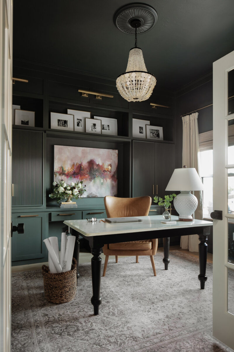 31 Dark & Moody Design Ideas to Create Dramatic Spaces