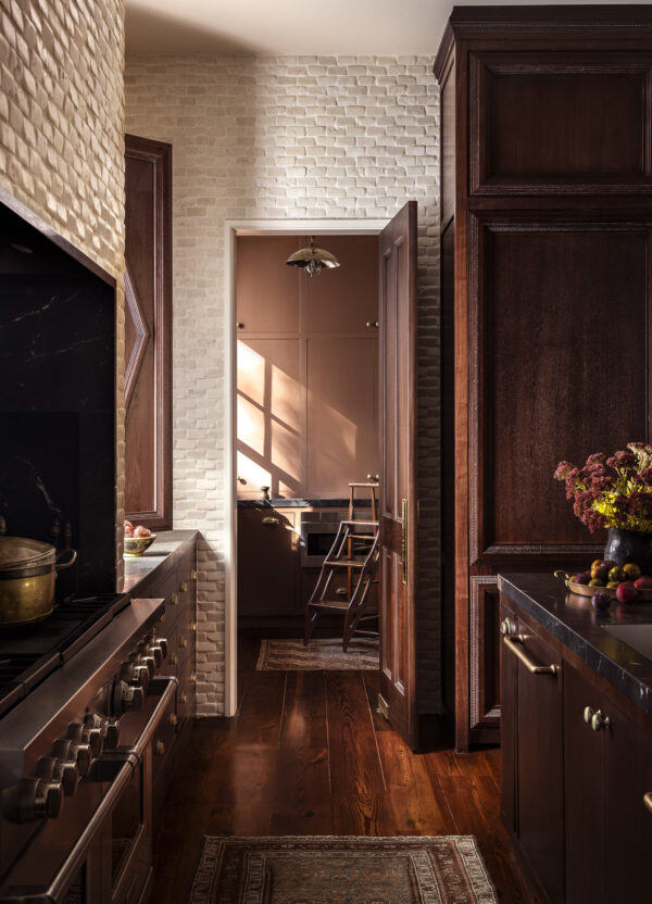 31 Dark & Moody Design Ideas to Create Dramatic Spaces
