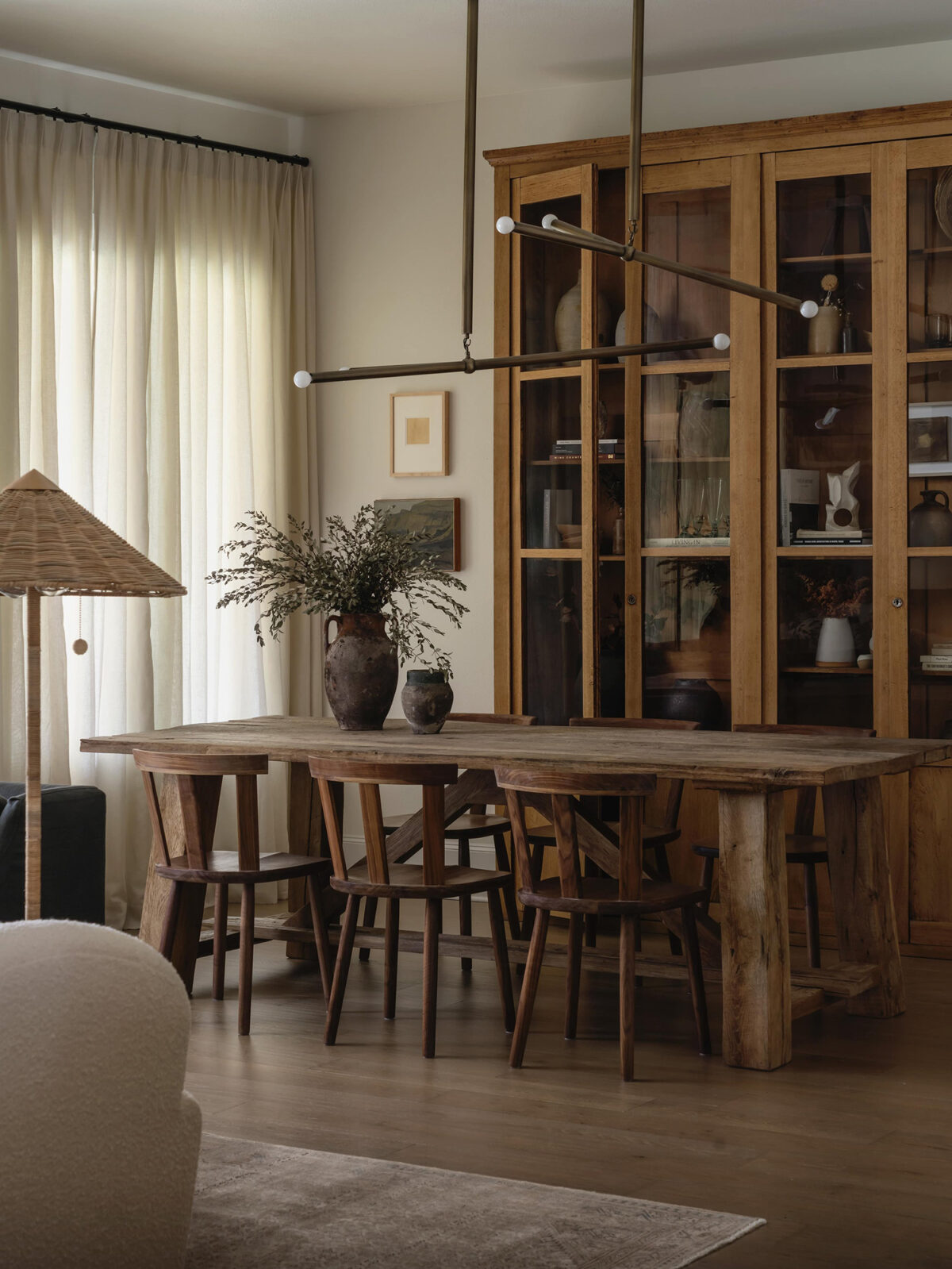 31 Dark & Moody Design Ideas to Create Dramatic Spaces